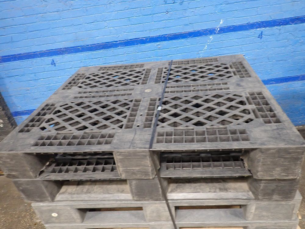 Used Plastic Pallets | HGR Industrial Surplus
