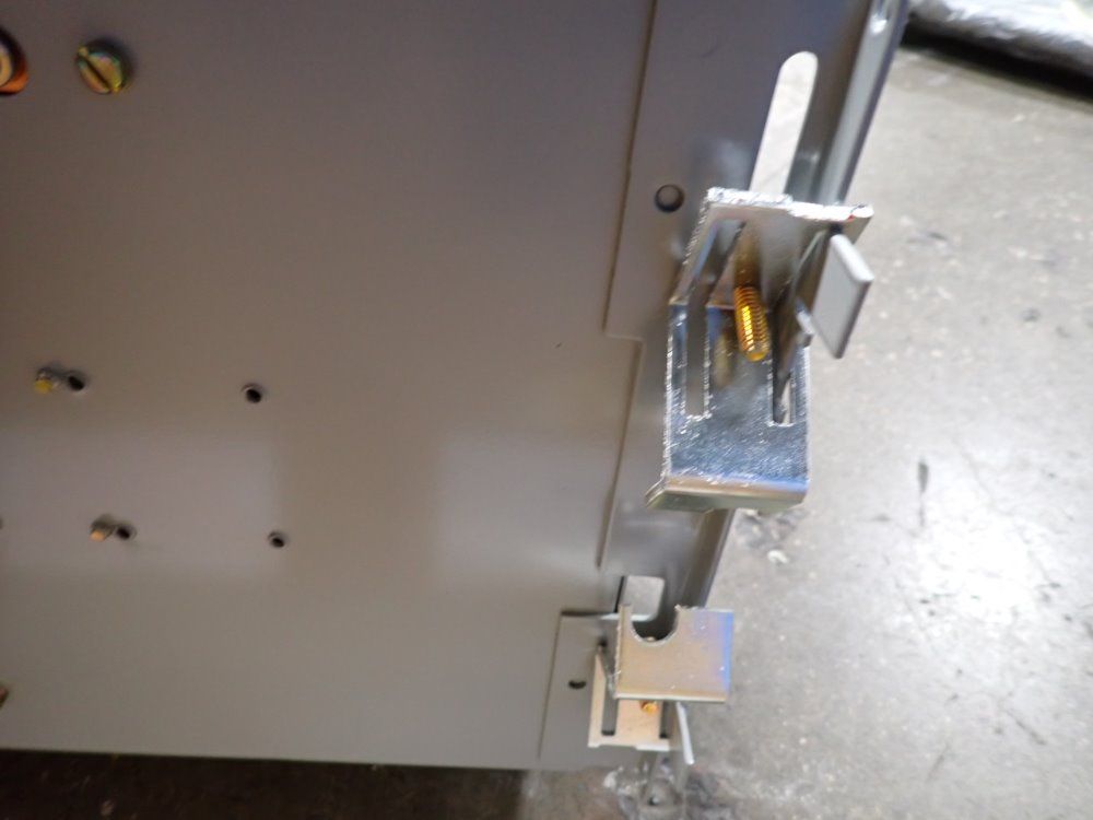 Used Eaton Bus Plug | HGR*24