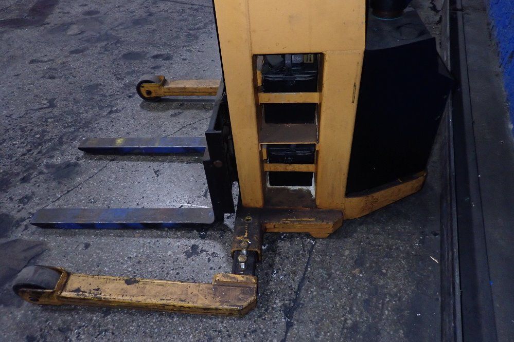 Used Big Joe Electric Straddle Lift | HGR Industrial Surplus
