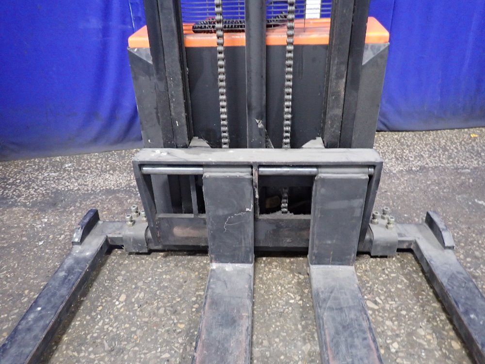 Used Presto Straddle Lift | HGR Industrial Surplus