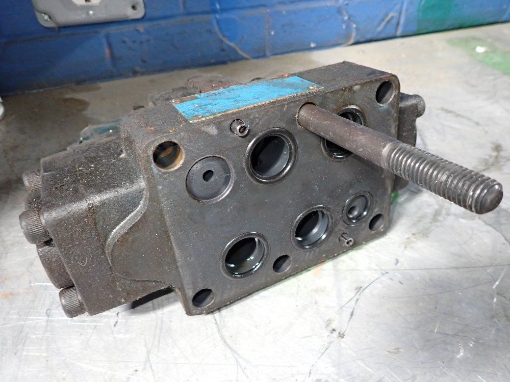 Used Vickers Valve Block | HGR Industrial Surplus