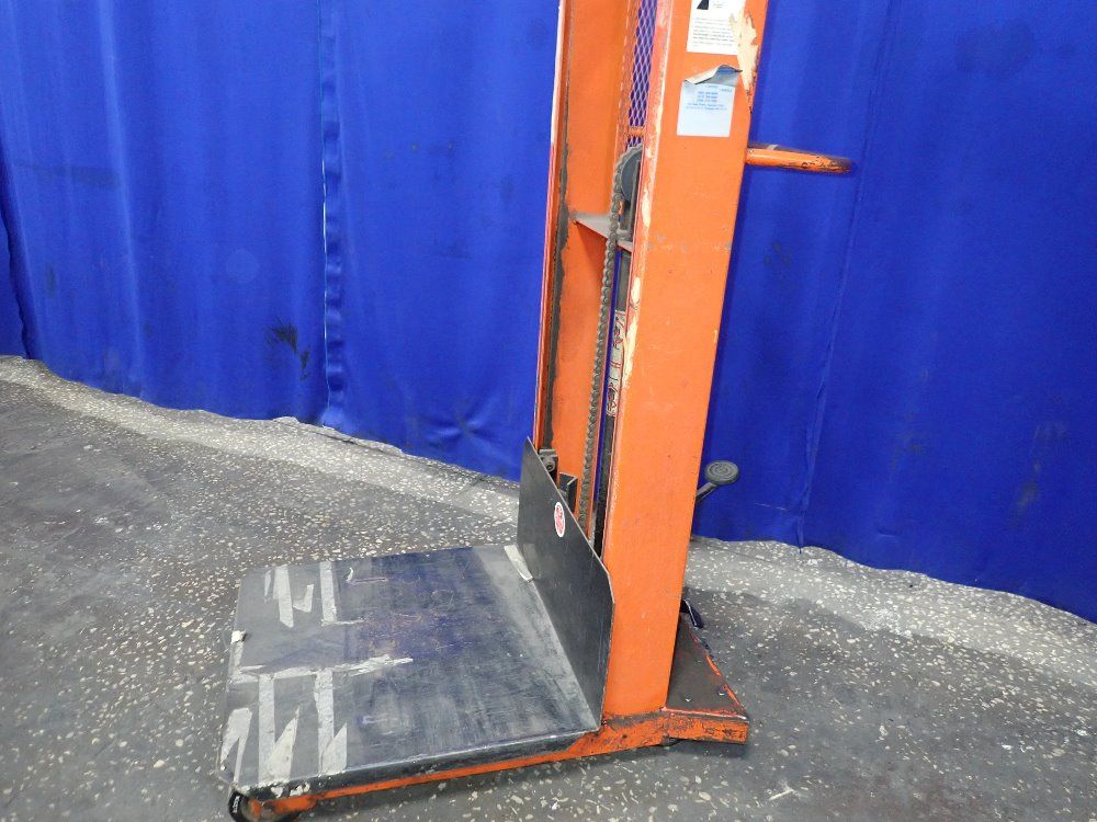 Used Presto/lee Platform Lift | HGR*24