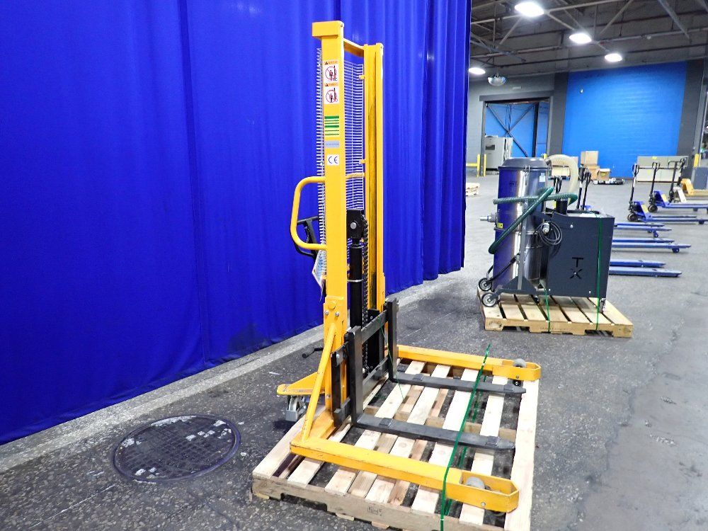 Used Hydraulic Straddle Lift | HGR*24