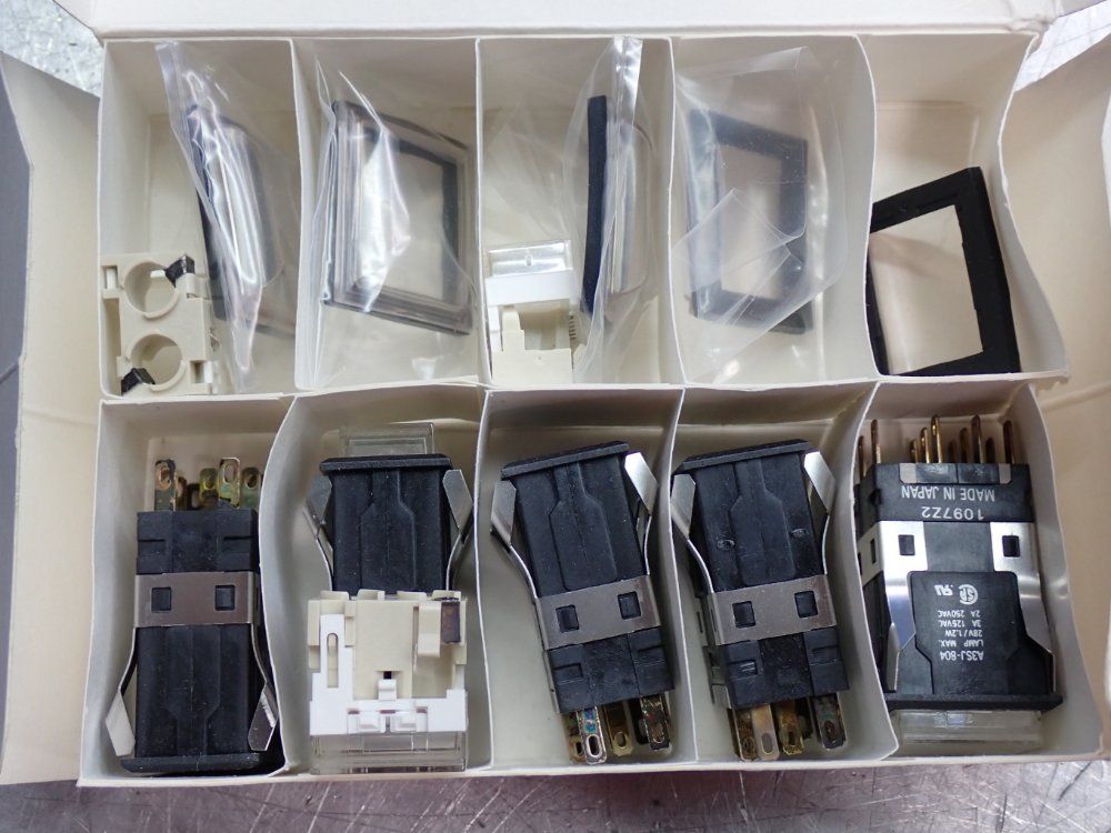 Used Omron Lighted Push Button Switch Box Of 5 | HGR*24