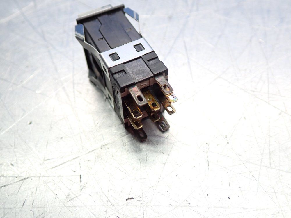 Used Omron Lighted Push Button Switch Contact Block 1 Box Of 4 | HGR*24