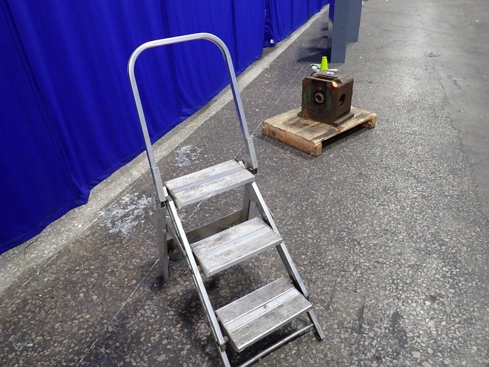 Used Step Ladder | HGR*24