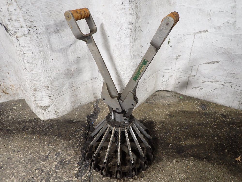 Used Atlanta Grotnes 16 Lug Closing Tool | HGR Industrial Surplus