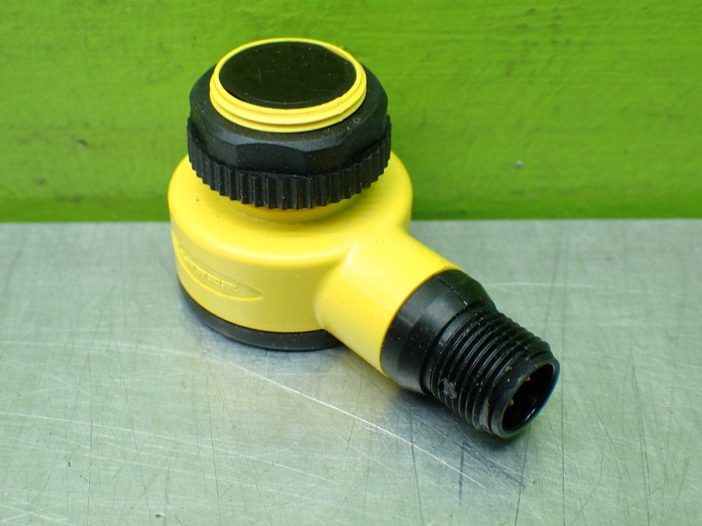 Used Banner Self Contained Barrel Mount Photoelectric Sensor. | HGR*24