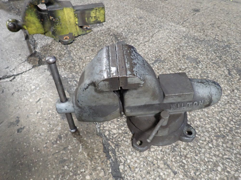 Used 4 1/2" Vise | HGR Industrial Surplus