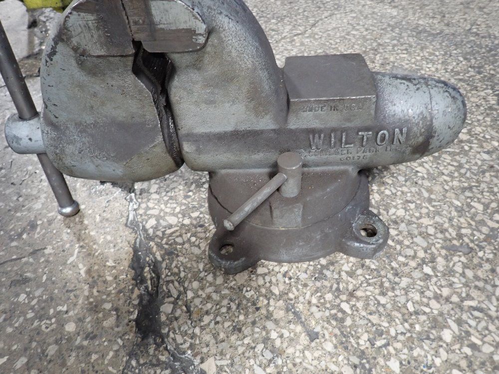 Used 4 1/2" Vise | HGR Industrial Surplus