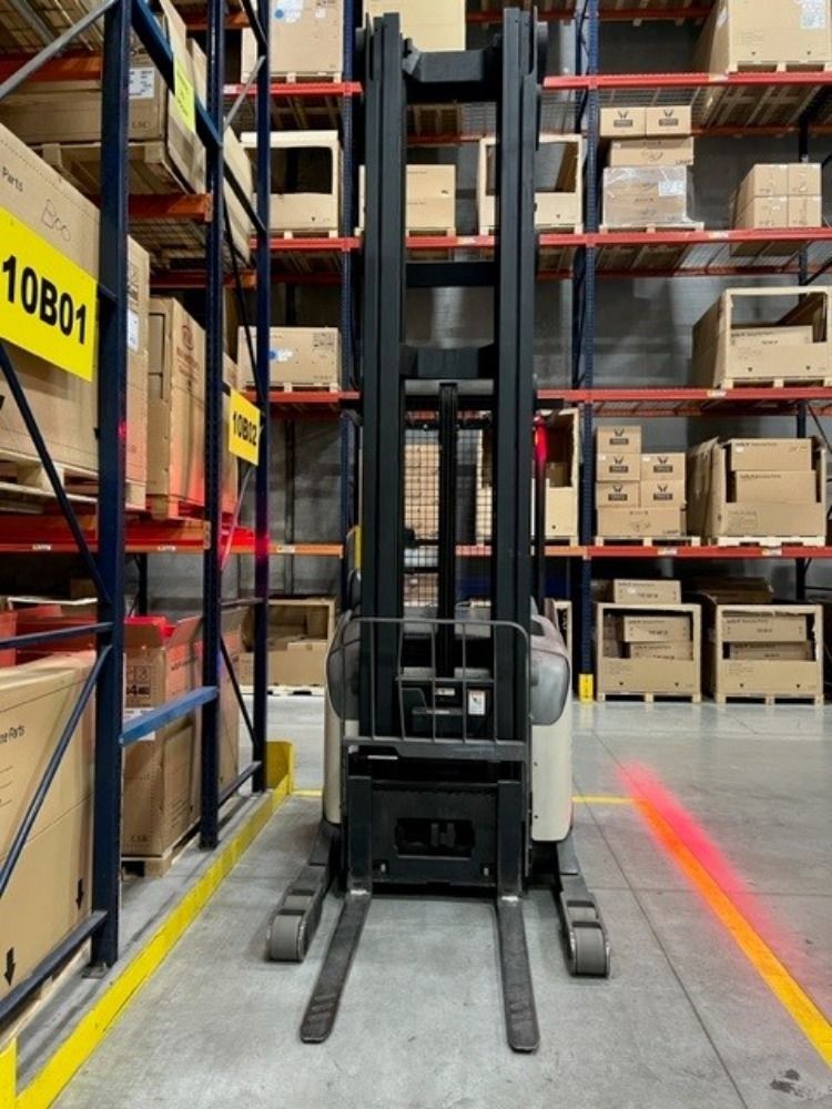 Used Crown Crown Rr 5200 Electric Forklift | HGR Industrial Surplus