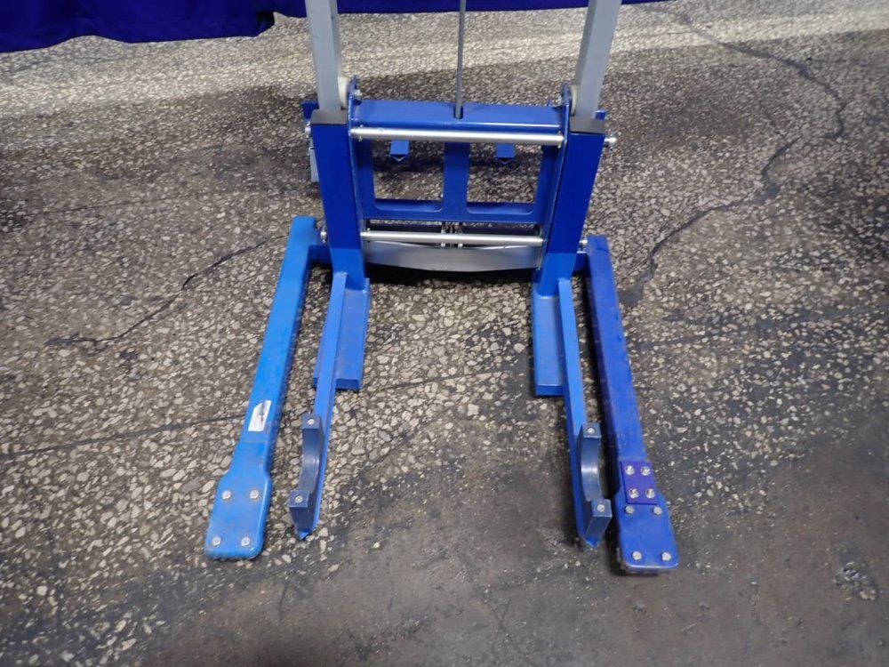 Used Global Industrial Lift | HGR*24