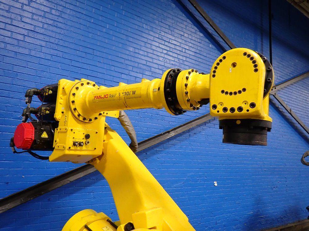 Used Fanuc 2000 Fanuc S-430iw Robot | HGR Industrial Surplus