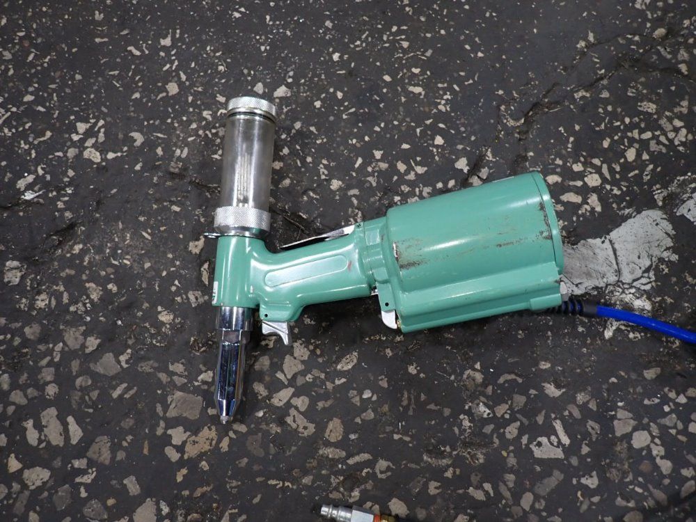 Used Speedaire Pneumatic Rivet Gun | HGR*24