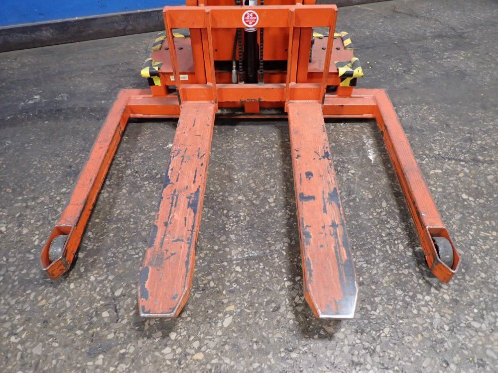 Used Lee Engineering Straddle Lift | HGR Industrial Surplus
